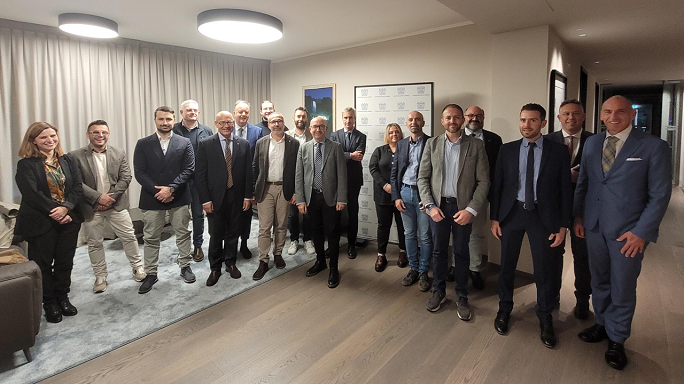 Visori e realtà virtuale per la presentazione di “Umbria e-mobility Network”